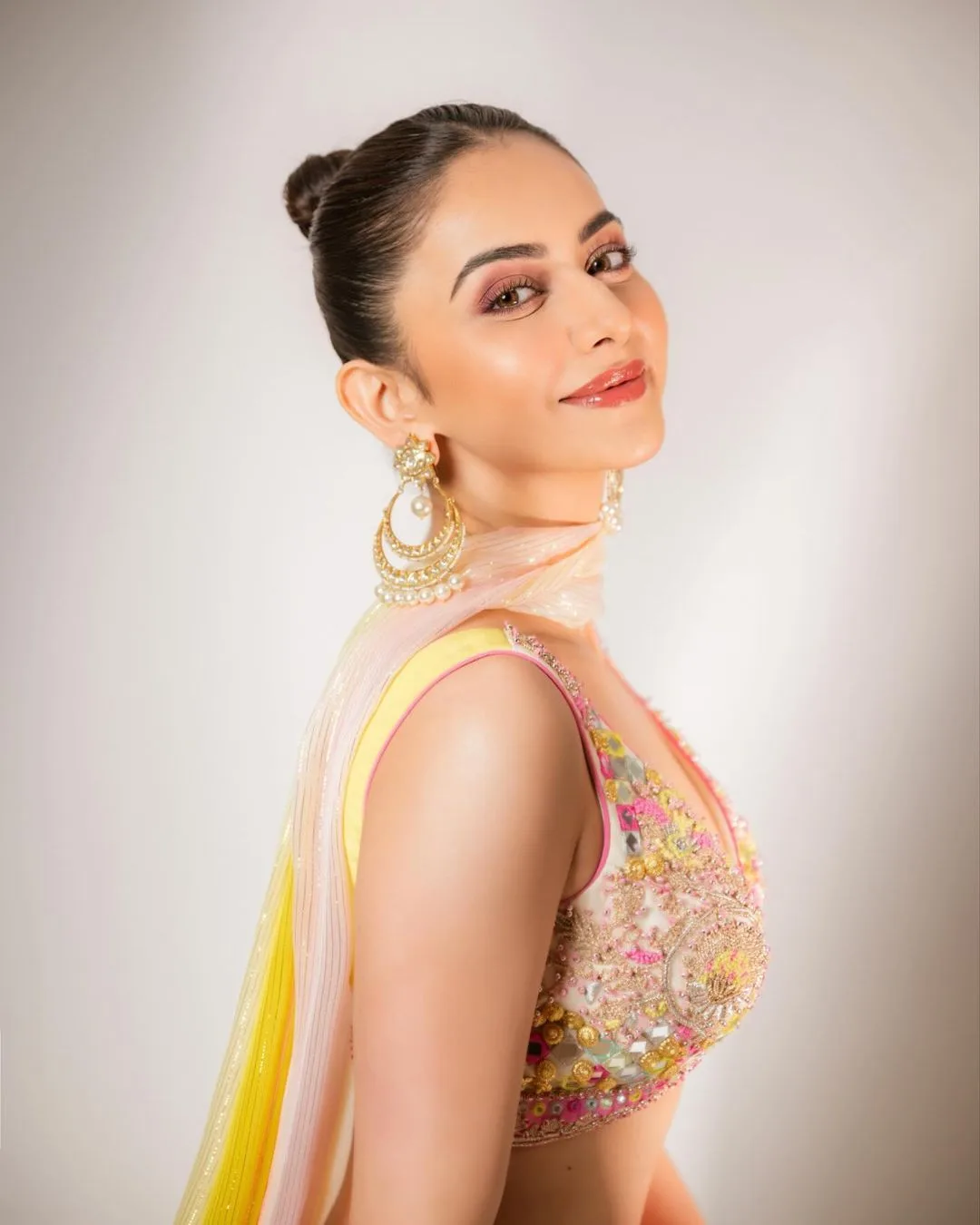 Rakul Preet Singh's Resplendent Return: A Pink Symphony of Glamour and ...